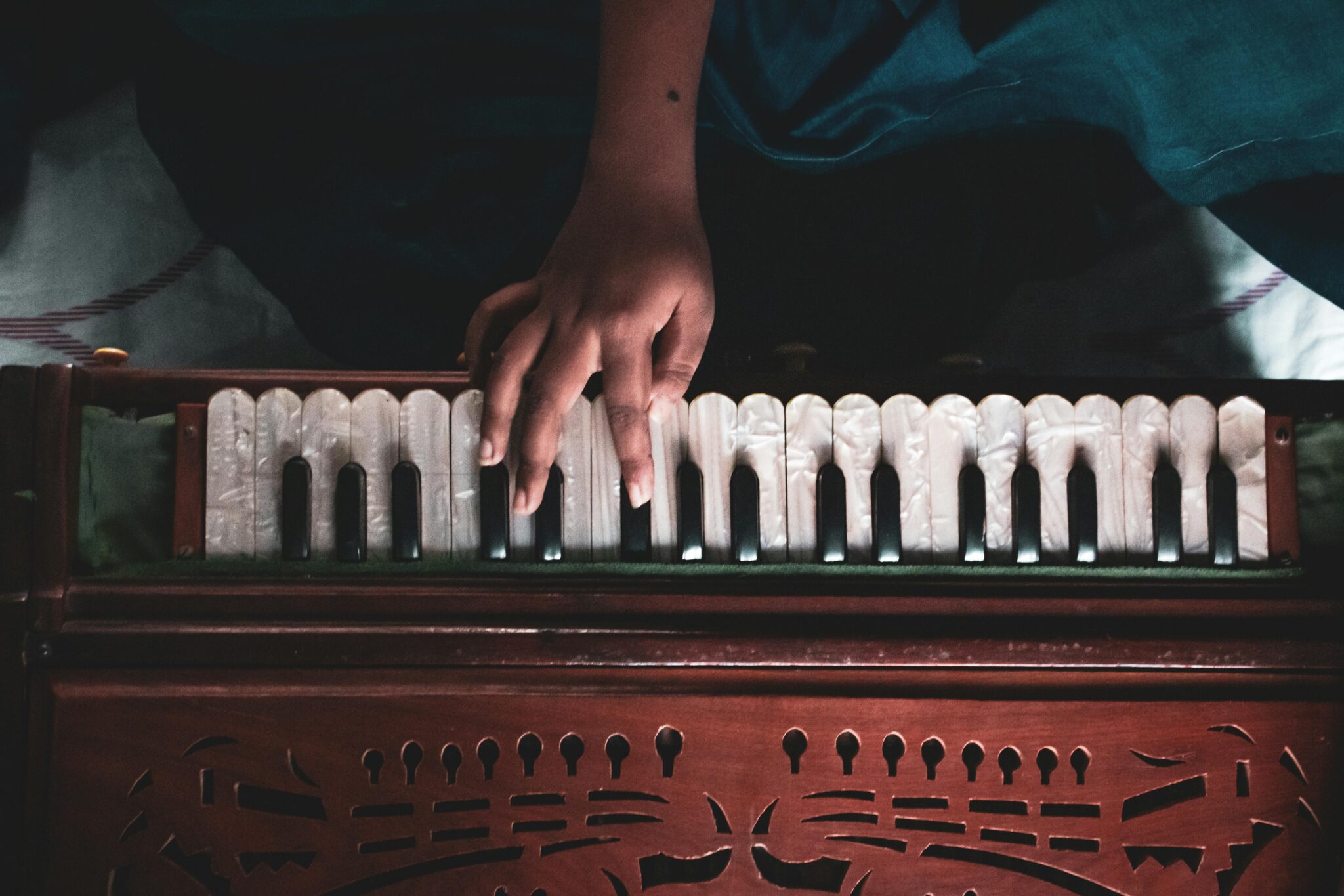 Exploring the 5 Types of Harmoniums - Symphonies
